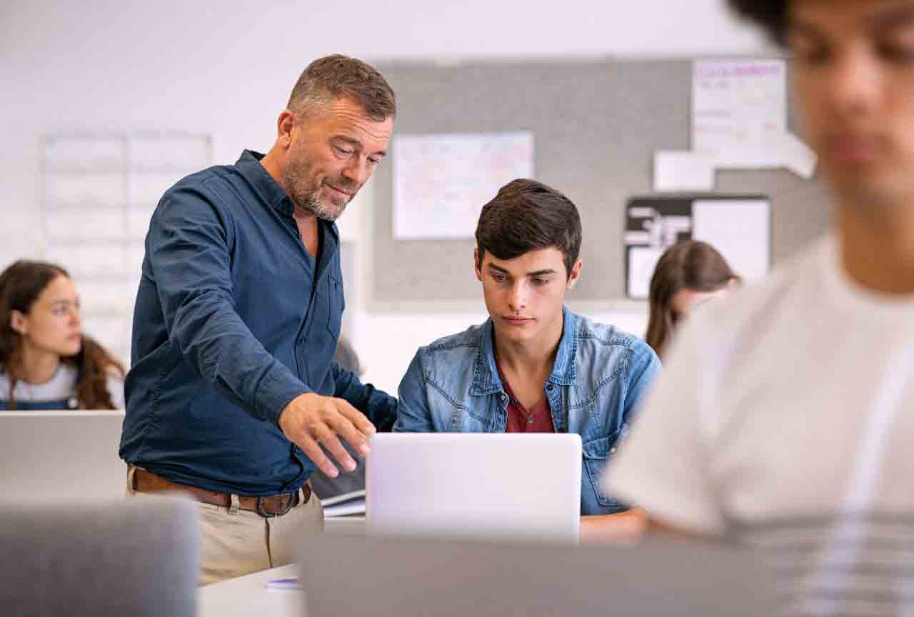 How to Be an Inspiring Teacher That Students Respect and Follow