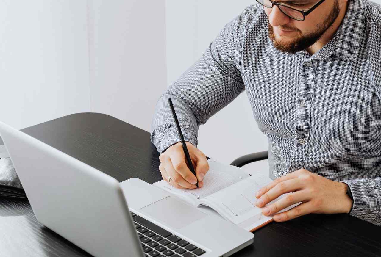 How To Develop a Growth Mindset At Work (Proven Tips & Habits)